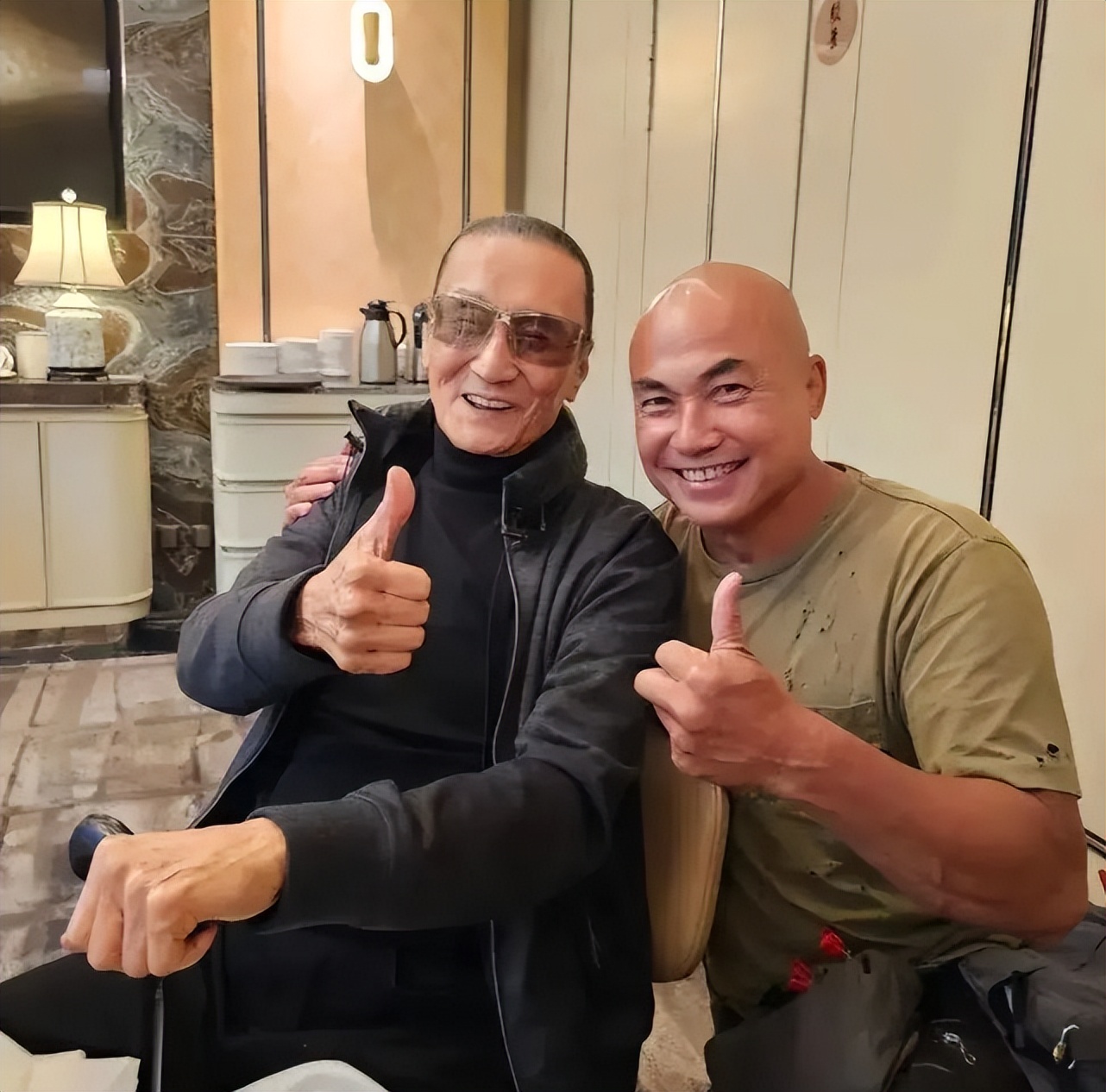 Tse Yin made his first appearance to have dinner with his son after his ...