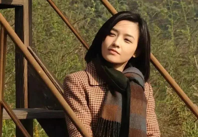 Write about my favorite musician Mavis Fan and her songs - iNEWS