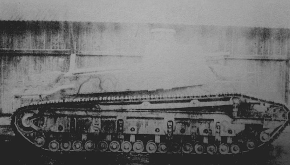 The trial-made No. 1 chariot, Japan's first domestic tank, is actually ...