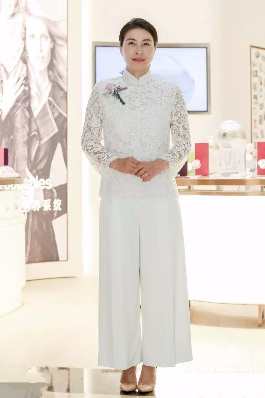 Guo Jingjing and Fu Mingxia are in the same frame, one has a big waist ...