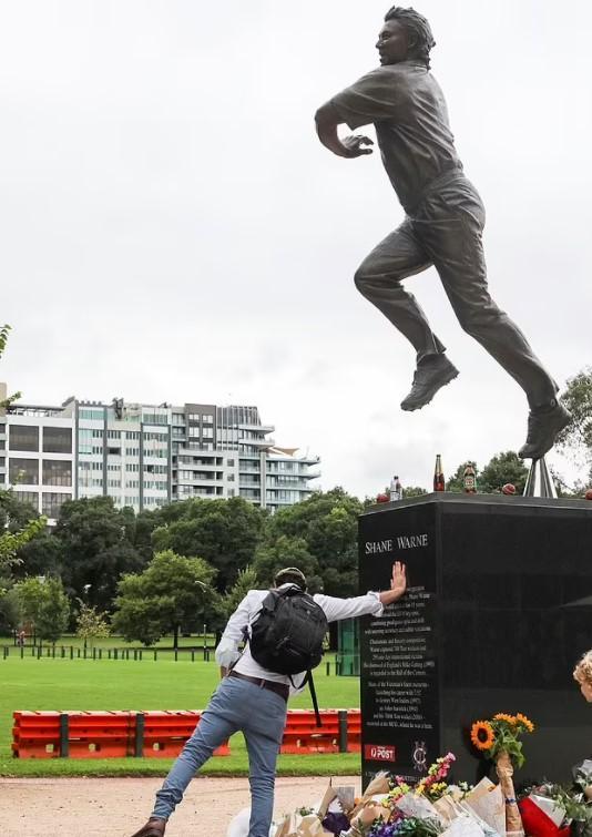Australia's world-class cricket star Shane Vaughan died of a heart ...