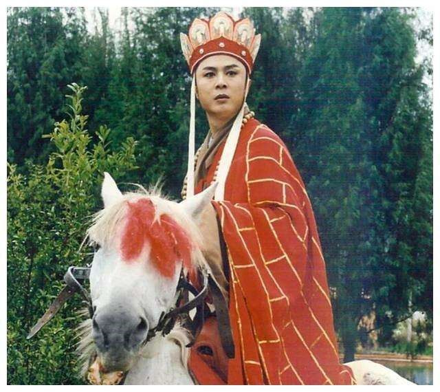 When Tang Seng left his daughter's country, he stopped his horse and ...