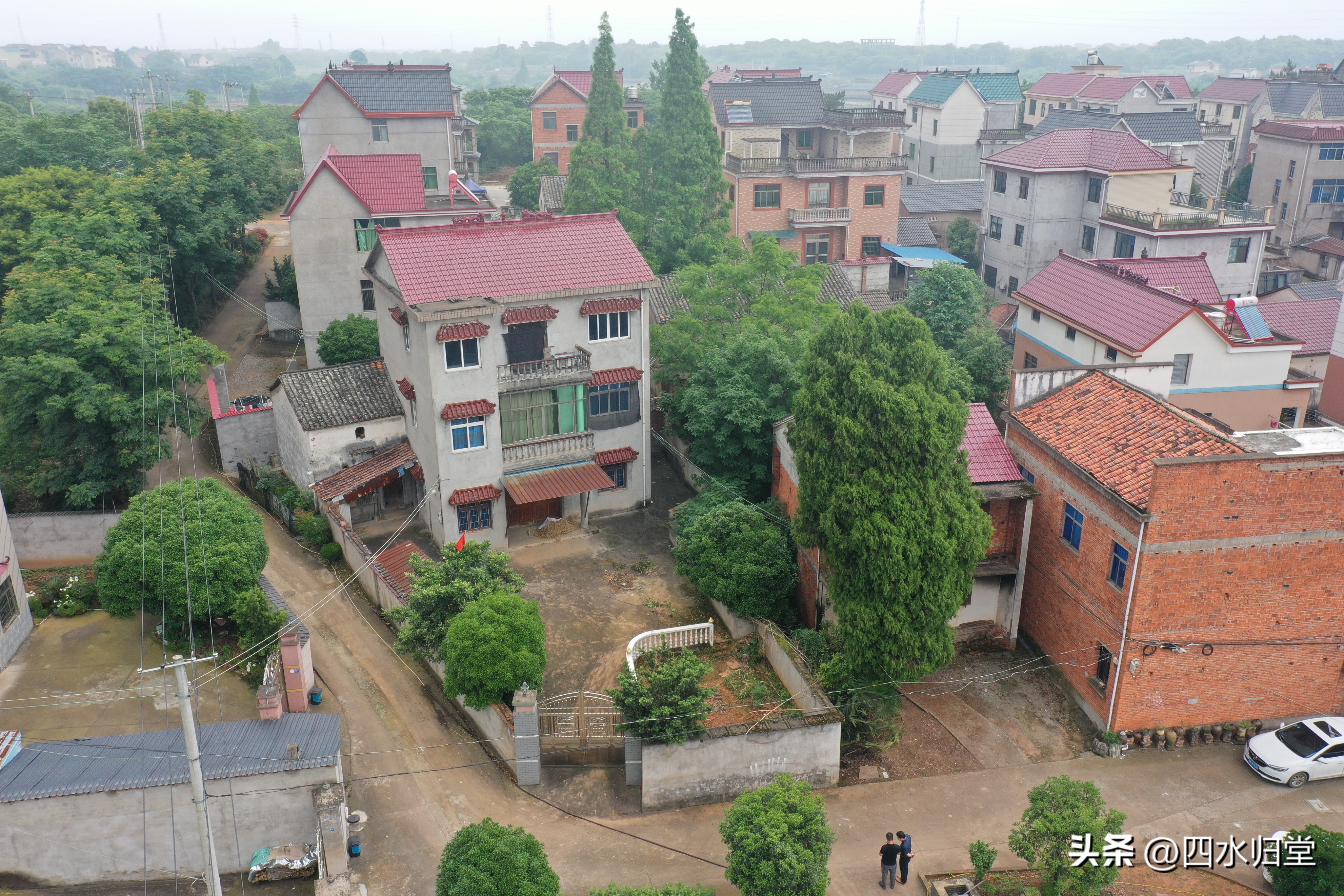 No balcony, no terrace, an unattractive rural self-built house - iNEWS