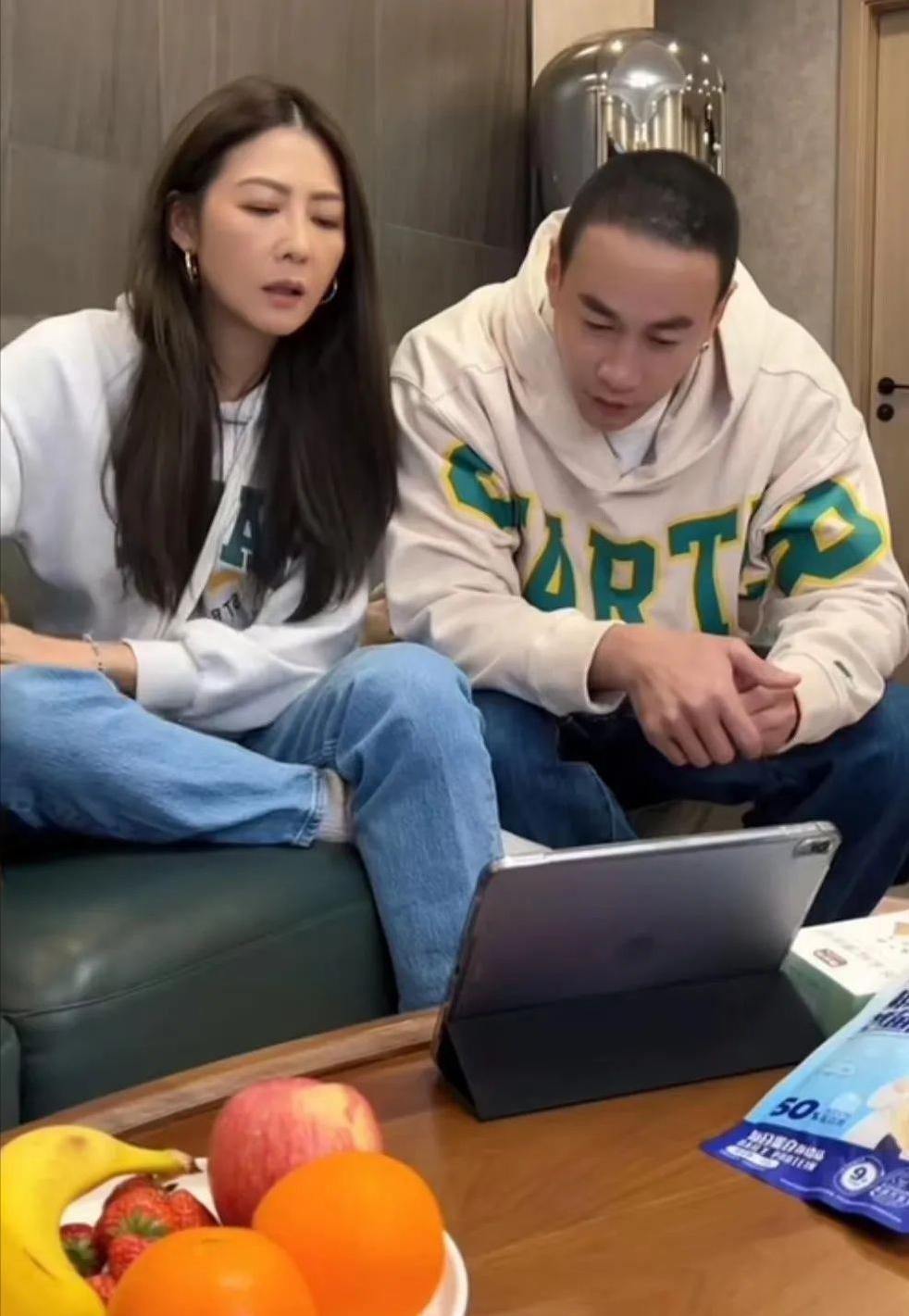 He Rundong has such a good eye! The salesperson's wife looks good, and a simple windbreaker can ...