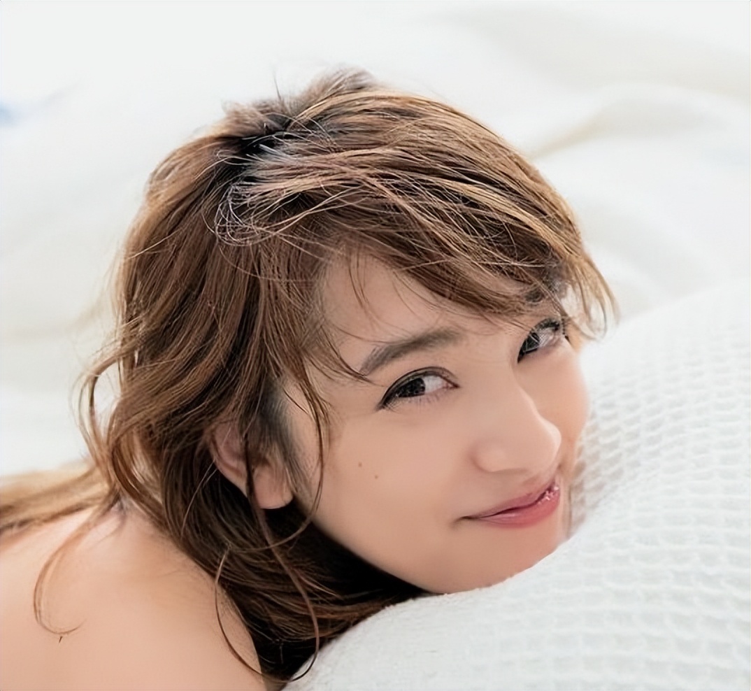 Tsumaru Sayaka and her younger sister are also gravure photo models, and they appeared together ...