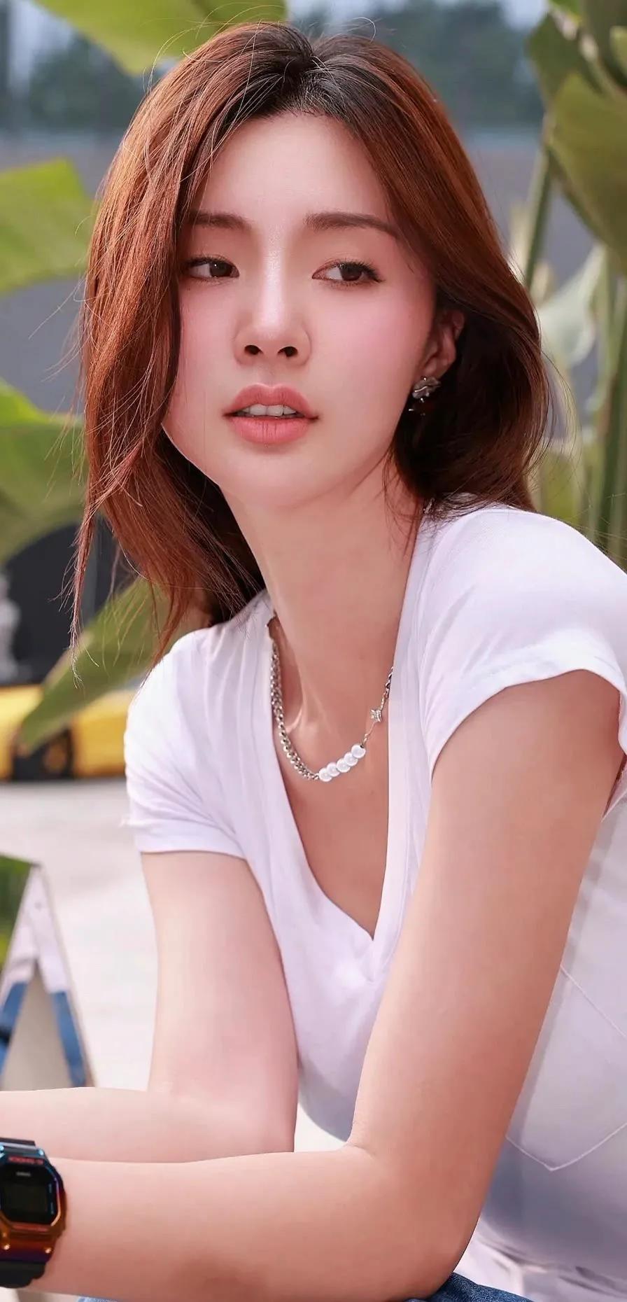 Celebrity Pictures - Issue 305 Ren Chenxi - iMedia