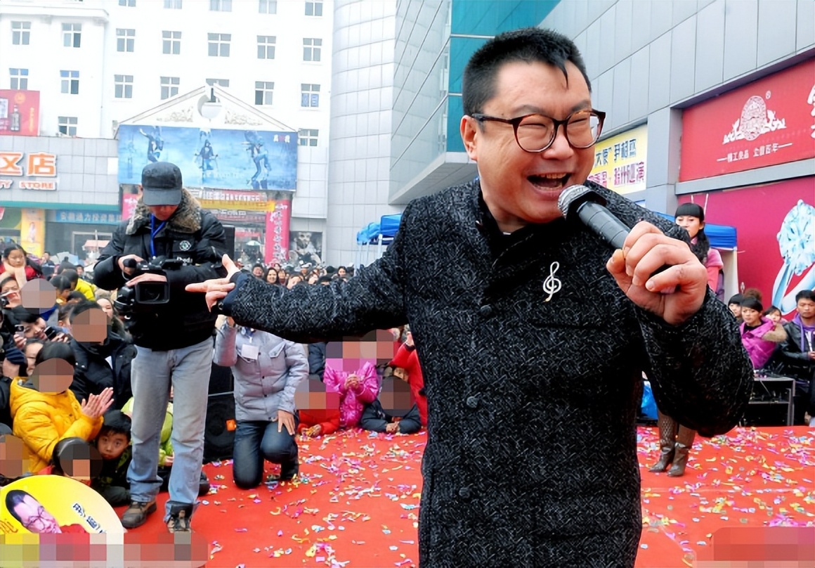 It was revealed that 55-year-old Yin Xiangjie and his beautiful wife ...