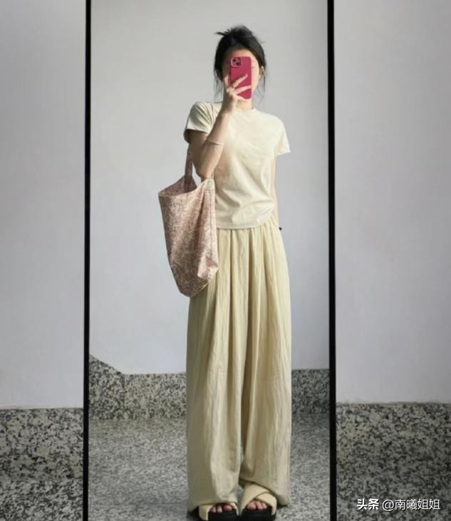 No wonder women throw away wide-leg pants. This year's popular "apricot ...