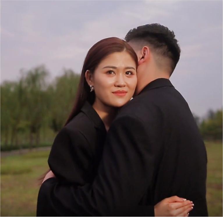 Zhu Xiaowei's new set of wedding photos are exposed, Chen Meng's face ...