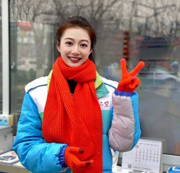 "National Girl" Feng Lin, from the leader to the host of the TV Spring ...