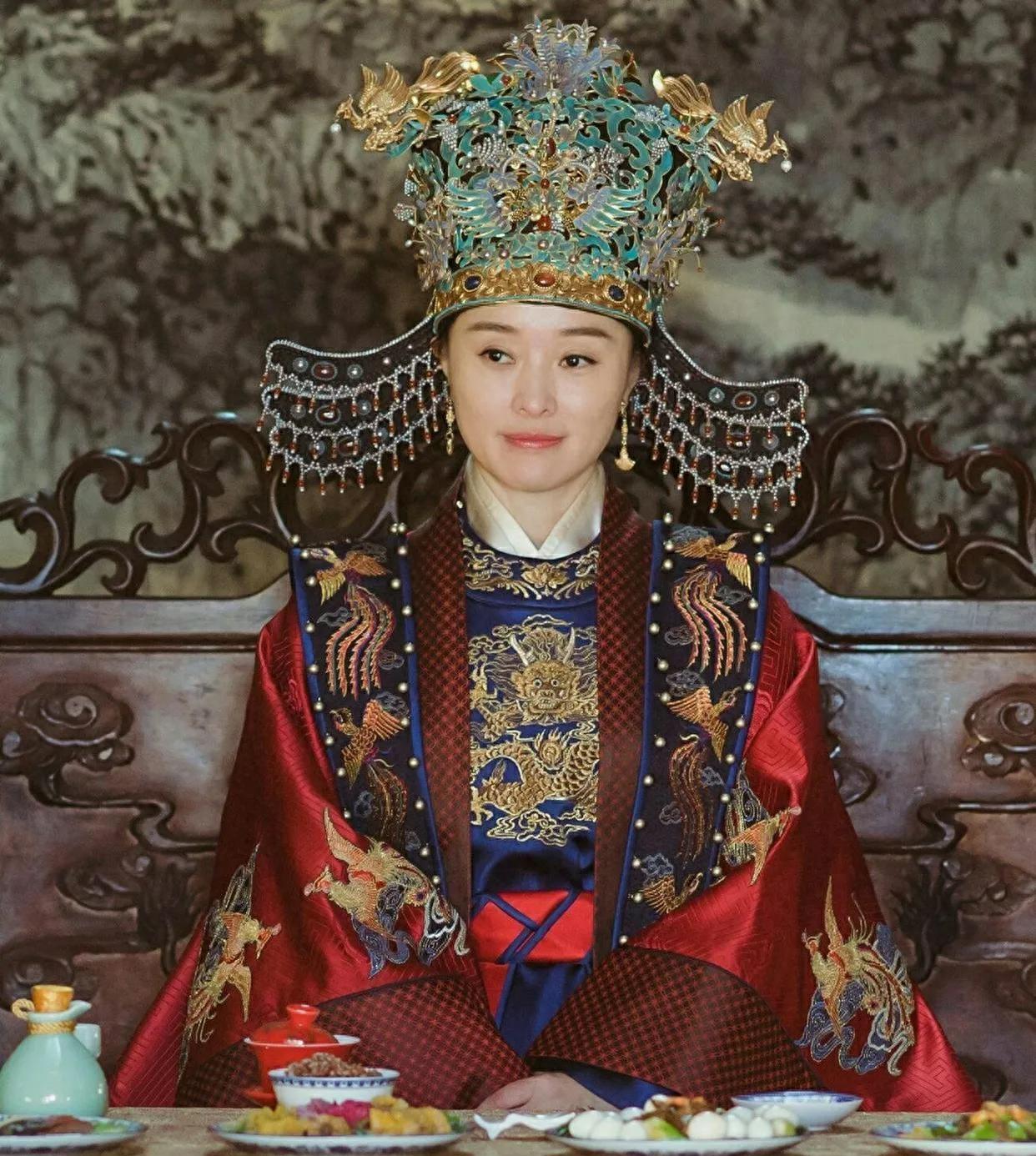 He was the white-eyed wolf emperor who was captured once and ascended ...