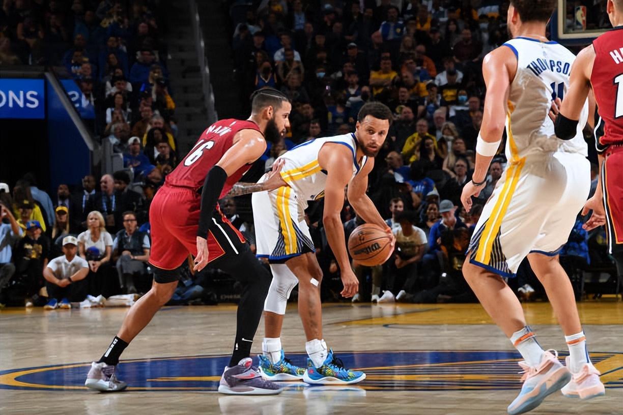 Boom 33+9+7!Curry hammers the Heat, Poole's flaws are exposed, and ...
