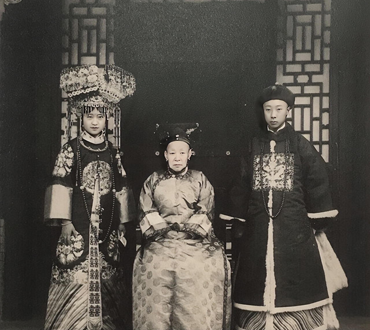 In the late Qing Dynasty: the wedding of the emperor's younger brother ...