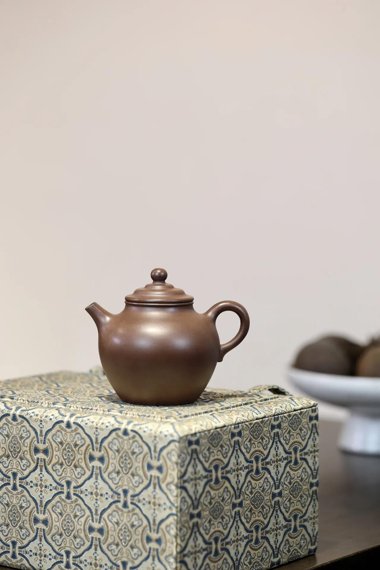 All hand-made pots, the shape is different - iMedia