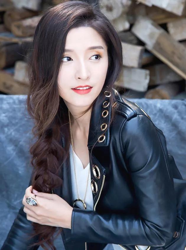 Pan Chen is as elegant and fresh as a fairy, and the goddess without ...