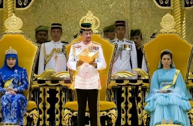 Brunei's political parties, which were immature during the colonial ...