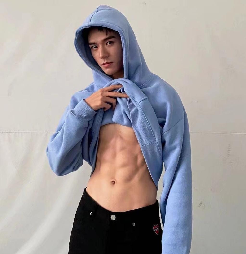 Gong Jun shows off his abdominal muscles again after a year, his "scale ...