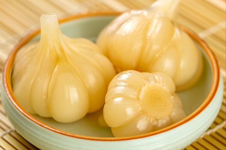 Pickled candied garlic, only sugar and vinegar are not authentic ...