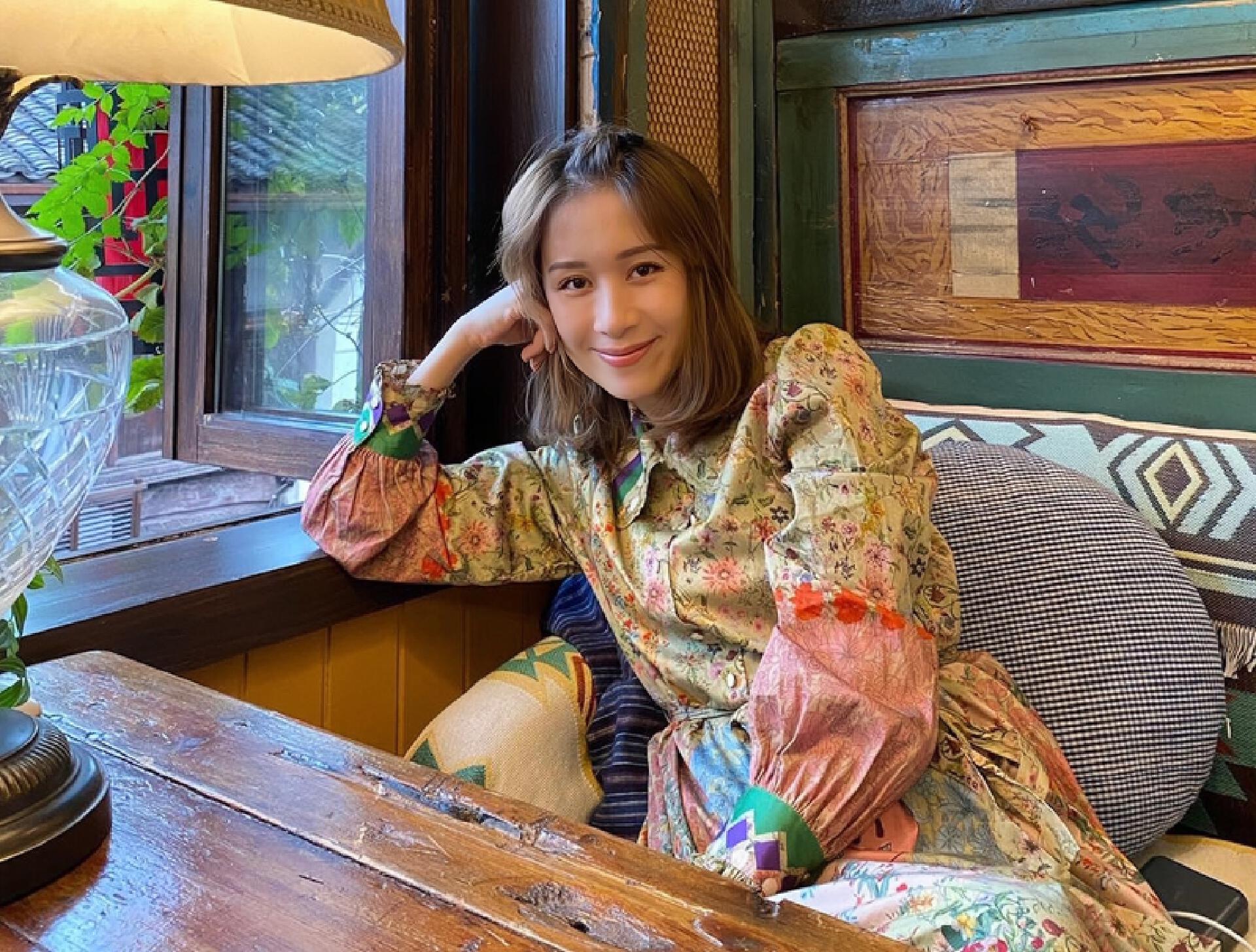 Hong Kong's well-known actress is back in the mainland!She looks like a ...