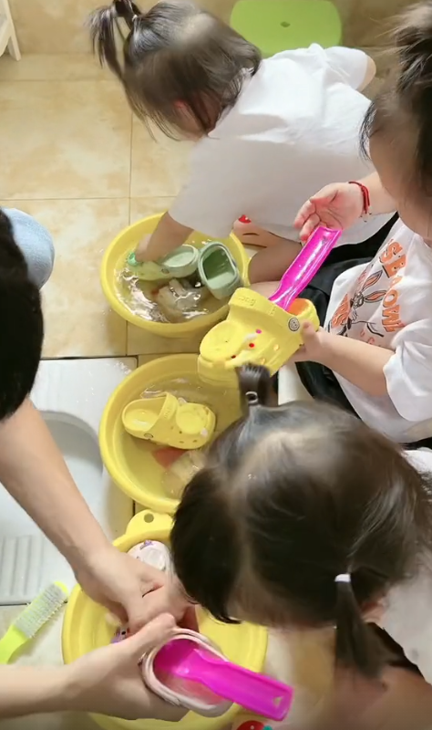 The three daughters of the Hu family: the "most harmonious" triplets on ...