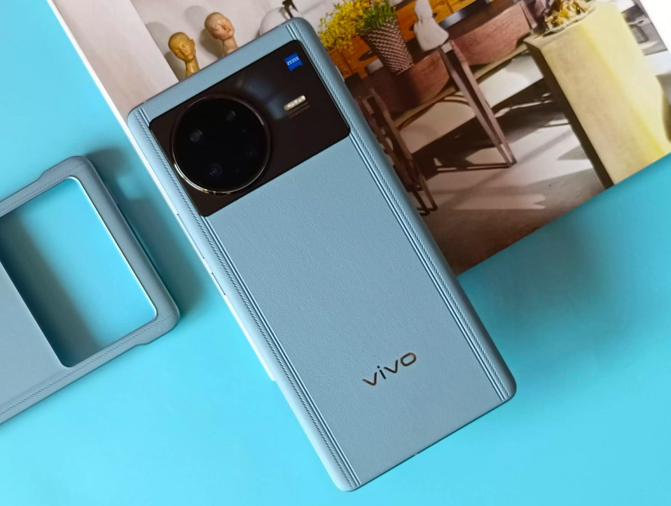 The "telescope" in the mobile phone industry, 4 mobile phones with ...