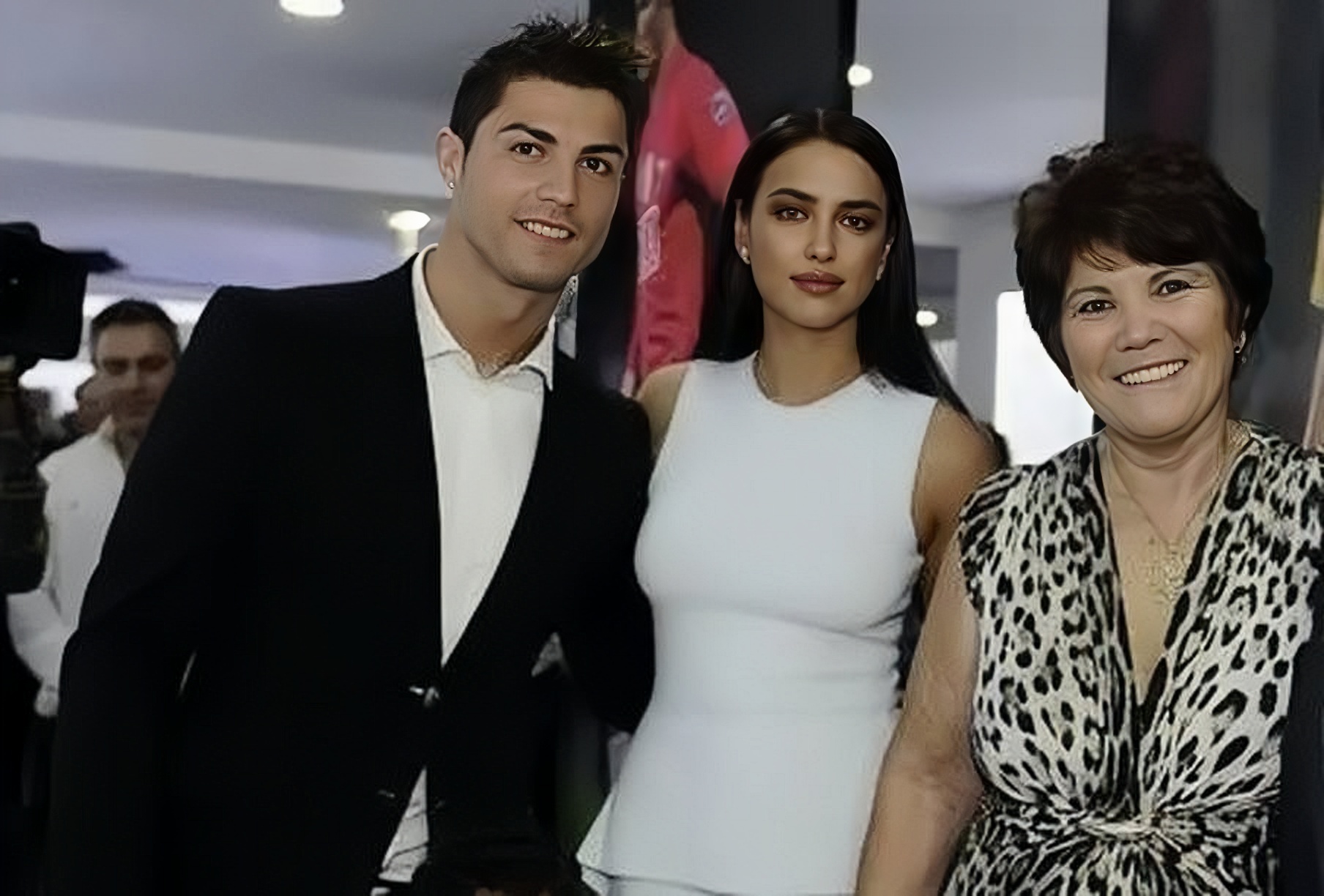 Looking back at the 37-year-old Elena who was exposed on the catwalk ...