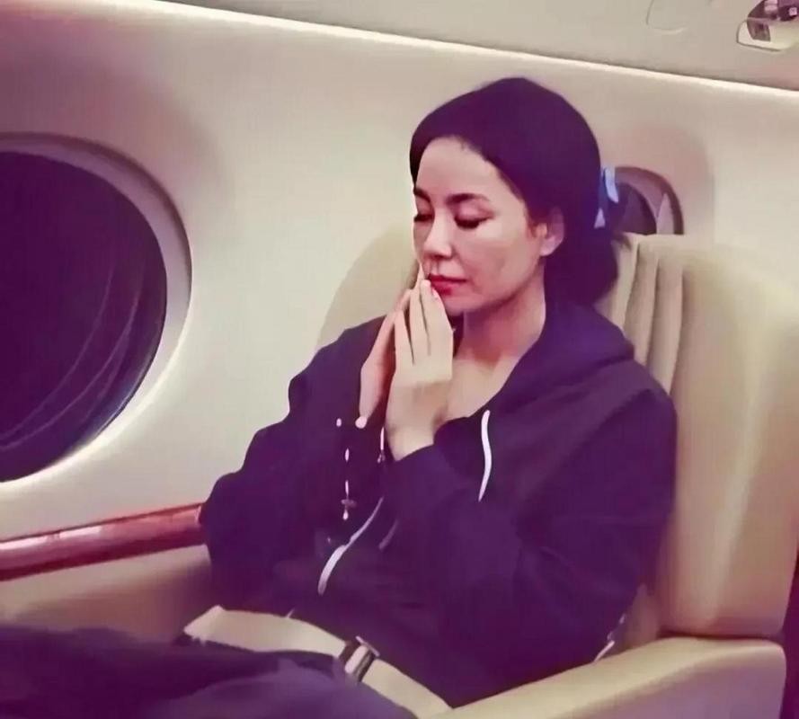 Li Ao described Faye Wong as a "foolish woman learning Buddhist ...