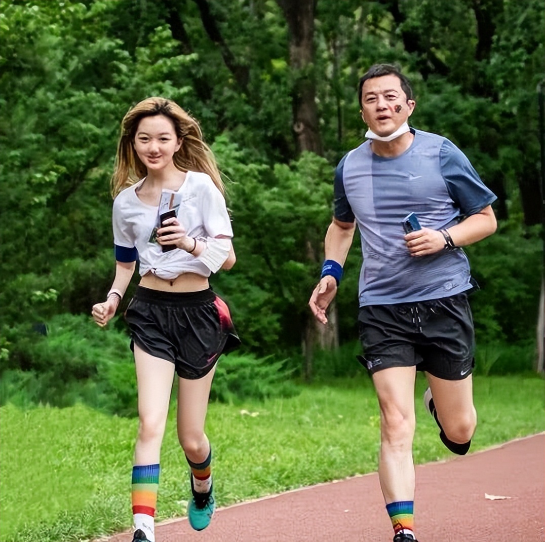 Haiha Jinxi is too virtuous, the closet is full of Li Yapeng's clothes ...