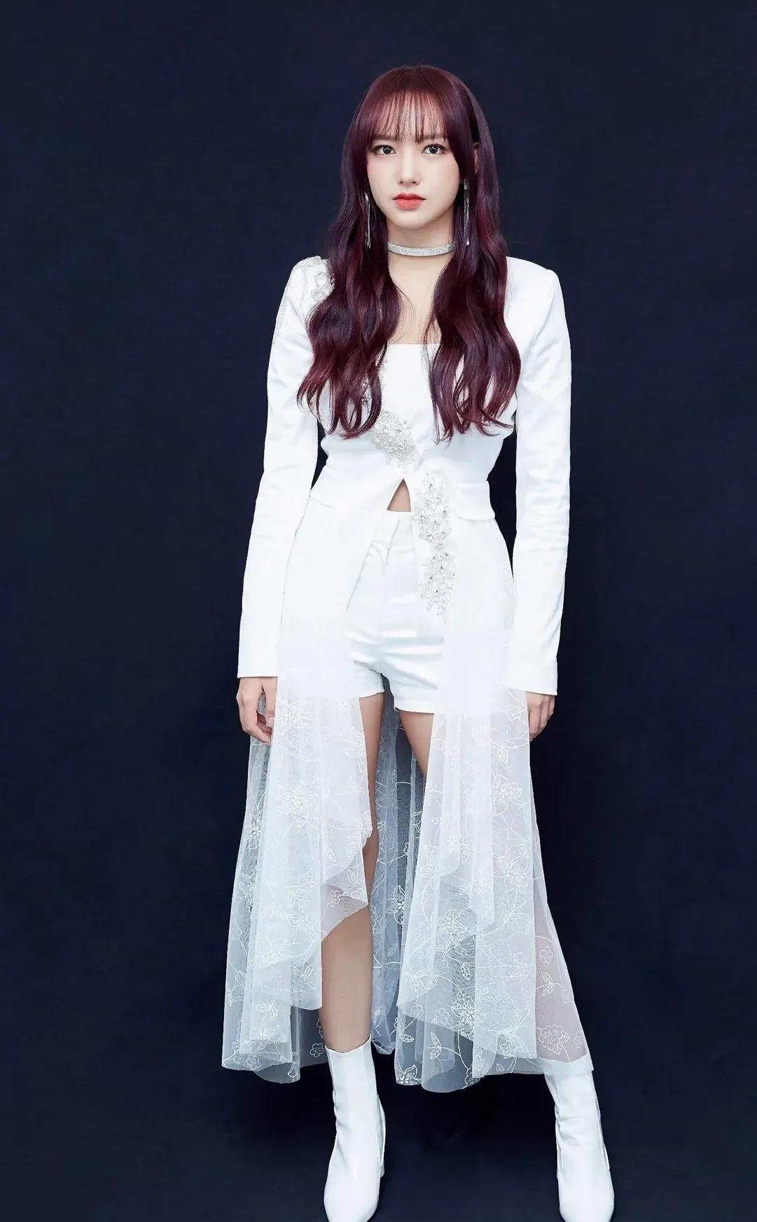 Cosmic beauty girl Cheng Xiao - iNEWS