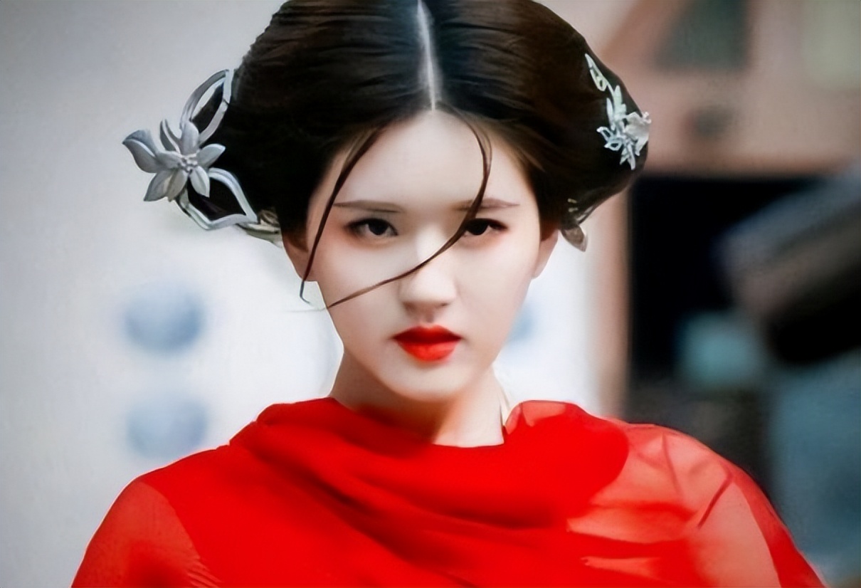 It looks pure and harmless on the surface, but in fact there is "tea in ...