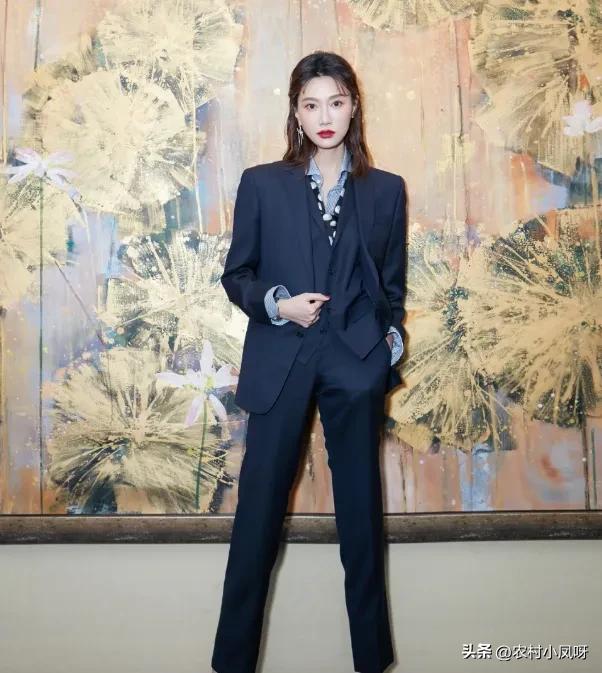 Share pictures - temperament goddess Li Siyu - iNEWS