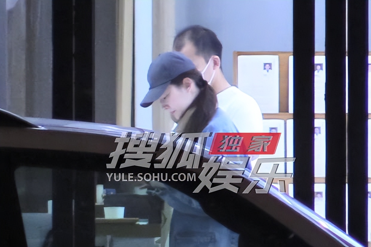 Exclusive: Liu Yifei Suyan Traditional Chinese Medicine Center doing conditioning and casual ...