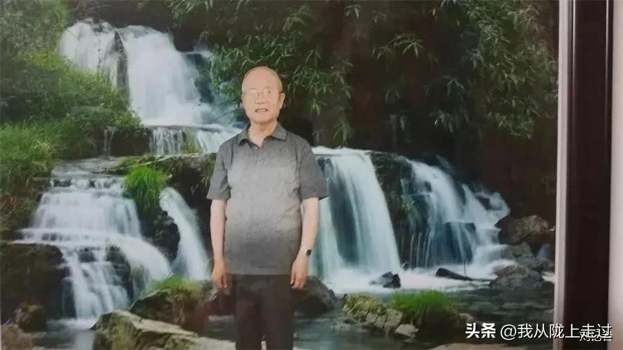 Longshang Education Mr. Zhang Kerang wrote a poem in memory of the ...