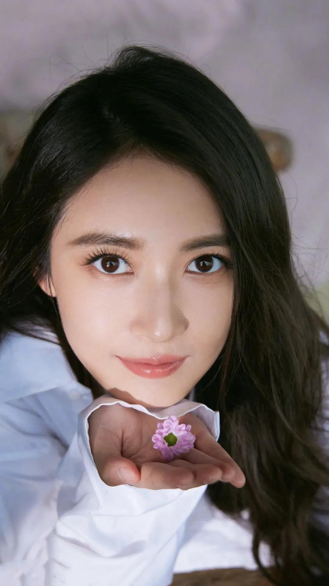 Chen Yuqi. Life photo - iNEWS