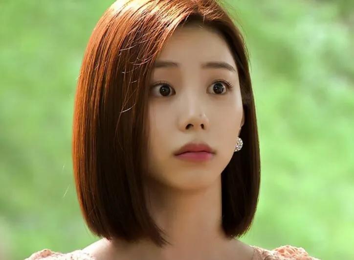 Pure curiosity: Is the mole on the tip of the nose of a Korean actress also artificially planted ...