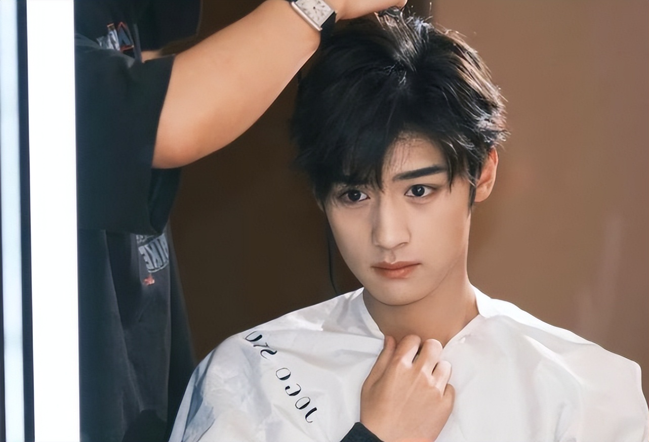 It was revealed that the 20-year-old actor Chu Zijun was a minor and ...