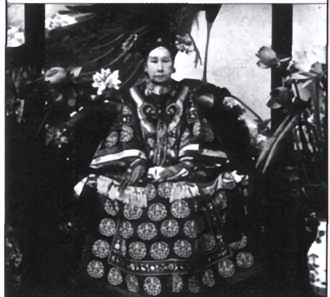 How many treasures did Cixi take away?At that time, it was worth 50 ...