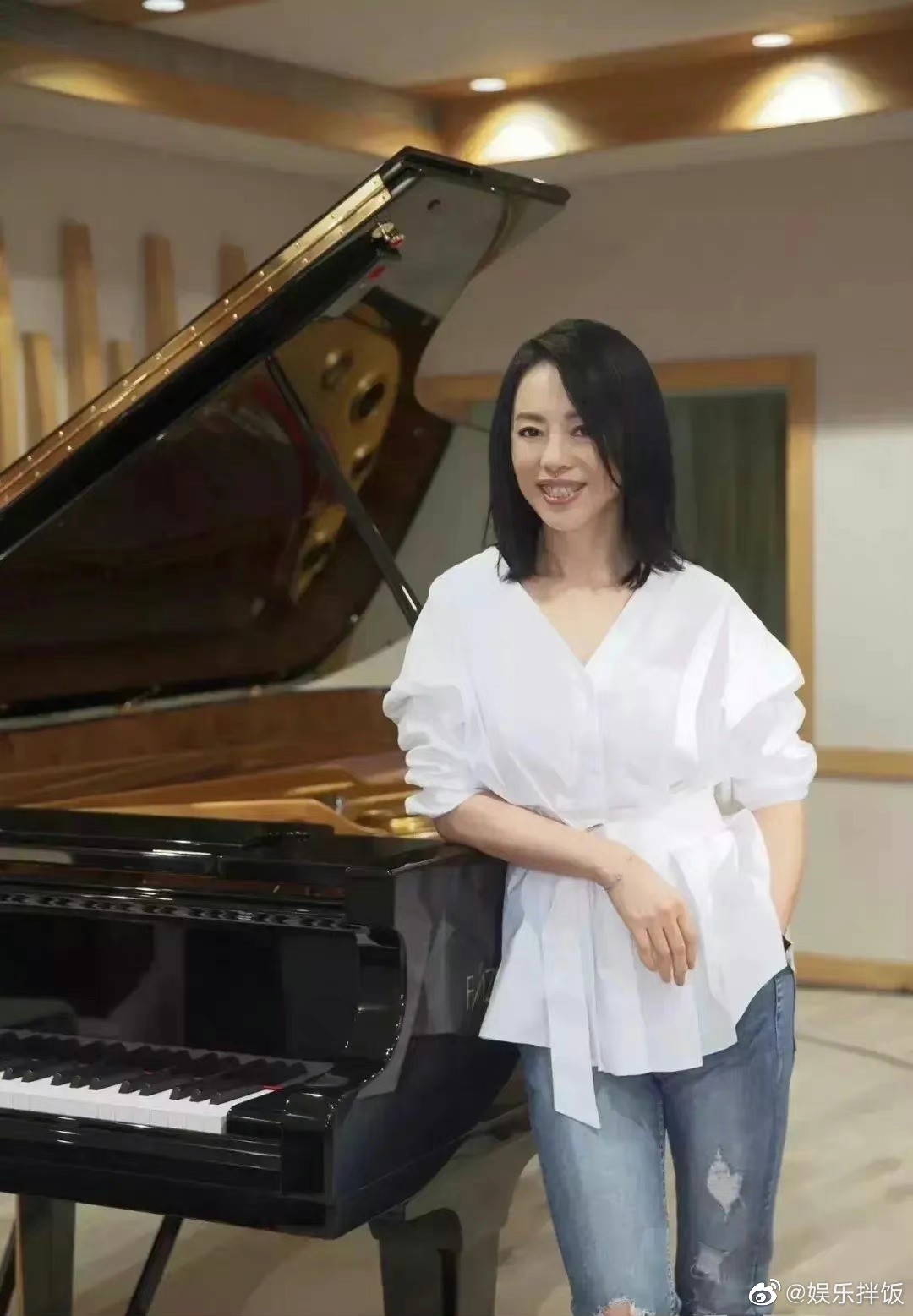 54-year-old Huang Qishan bid farewell to her ugliness and directly ...