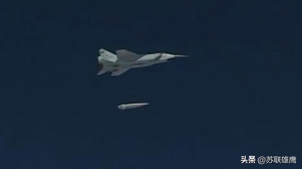 On target: Russian fighter jets destroy massive Ukrainian Armed Forces ...