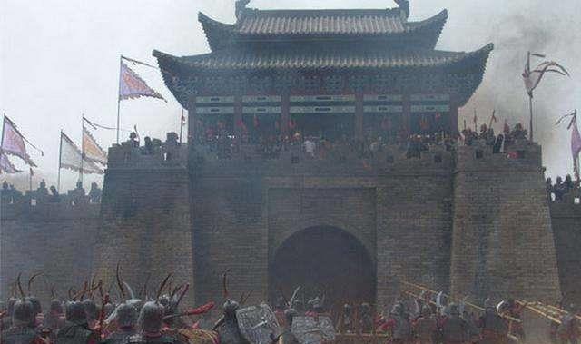 Why were ladders and tunnels often used to attack cities in ancient ...