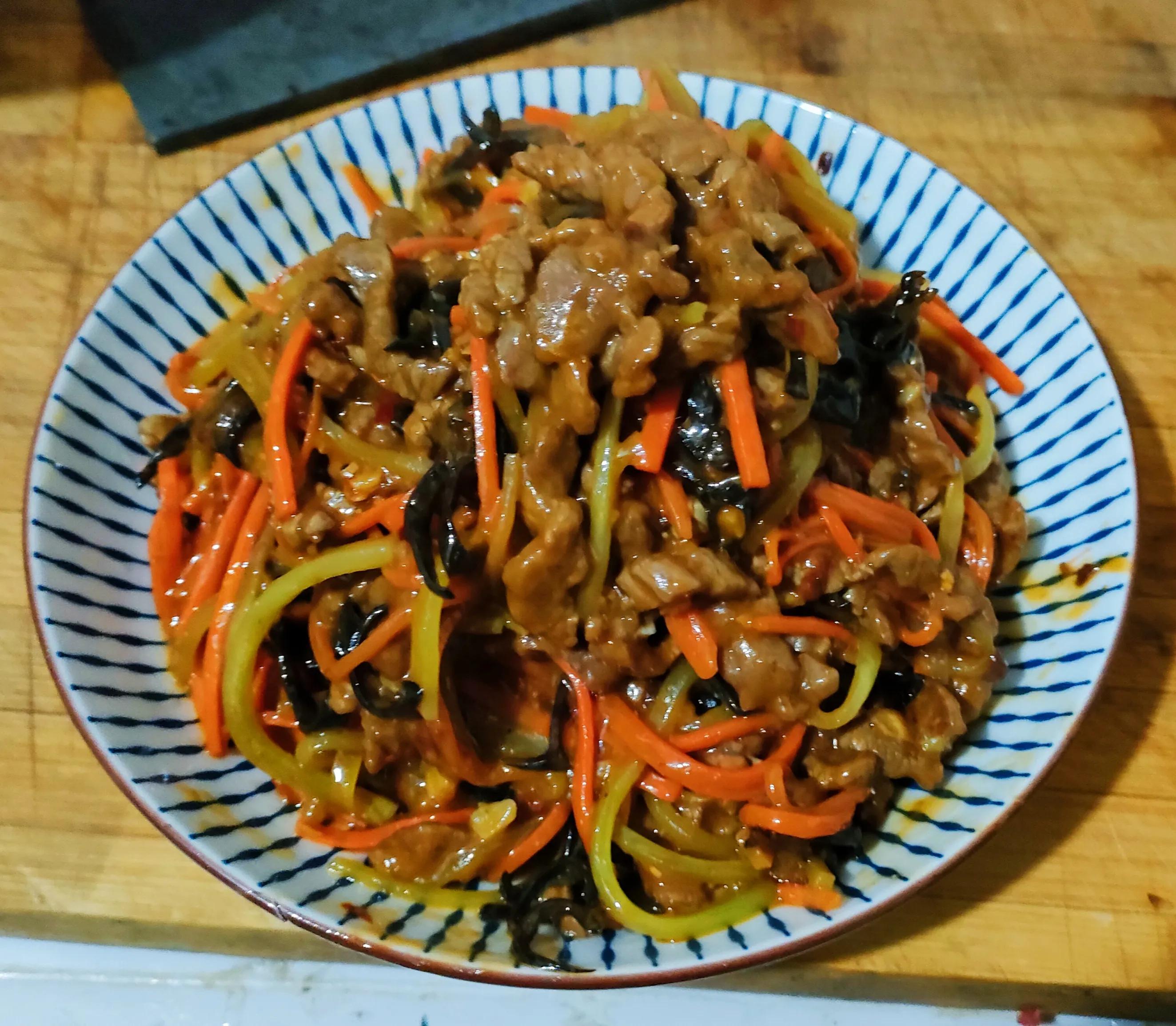 Children like the delicious and easy-to-eat "Fish-flavored Pork" - iNEWS