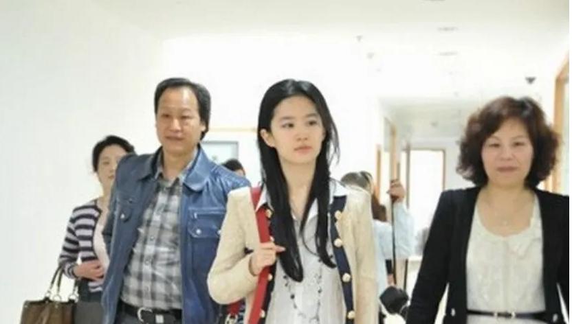 Chen Jinfei has supported Liu Yifei for 20 years, but finally chose ...