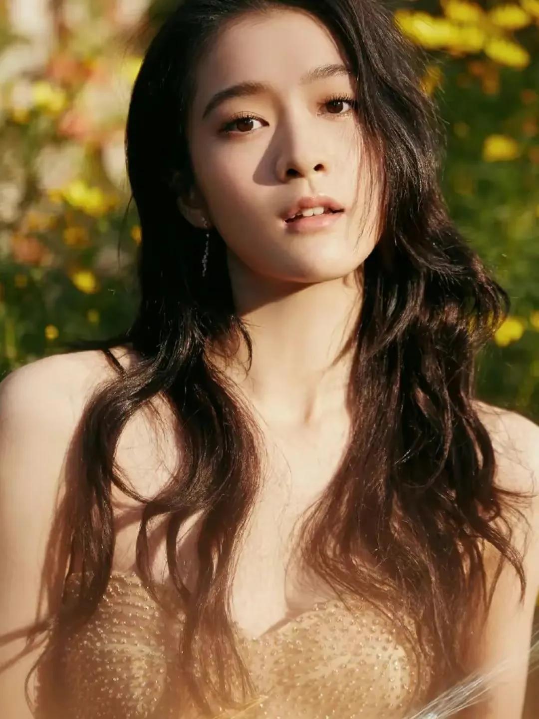 Mobile wallpaper beautiful picture - Zhang Xueying issue 647 - iNEWS