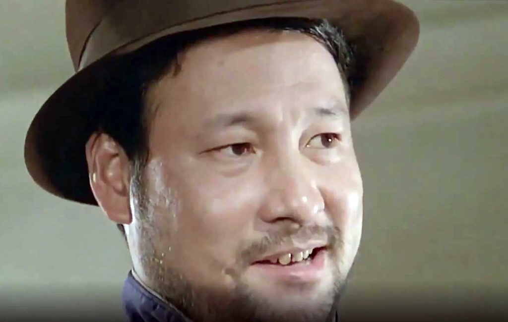 The color version of "Crossing the River Reconnaissance" played Hou Dengke, faded out of the ...