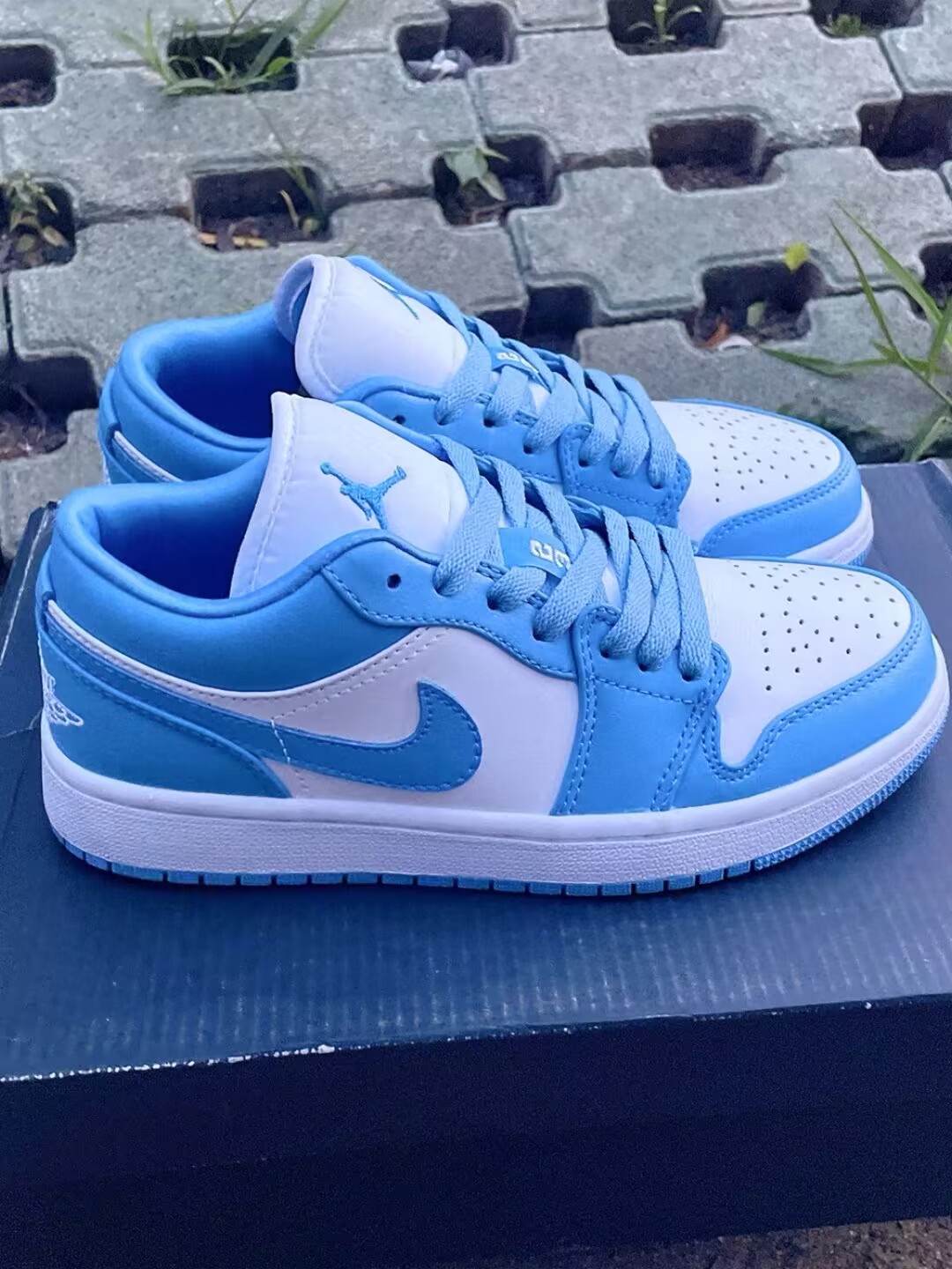 How to wear the classic AJ1 women's low-top college blue shoes to look ...