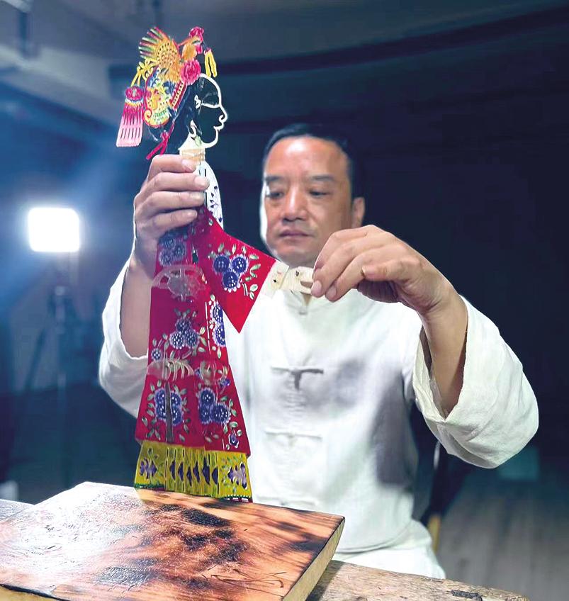 Zhou Jun: Inheritance of the Millennium Shadow Puppet Family - iNEWS