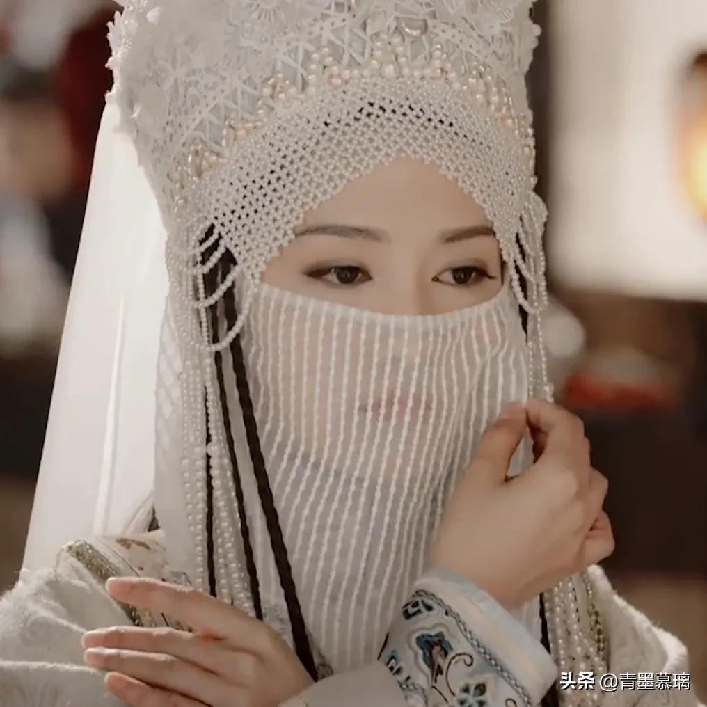 Group portraits of women in ancient costumes with veils - iNEWS