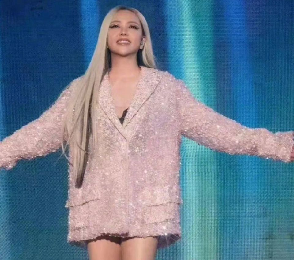 Zhang Huimei lost 60 catties so amazing! Wearing a suit with "chopstick ...