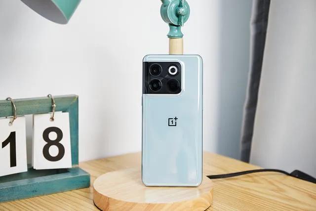Inventory of the three most popular phones from the niche brand OnePlus ...