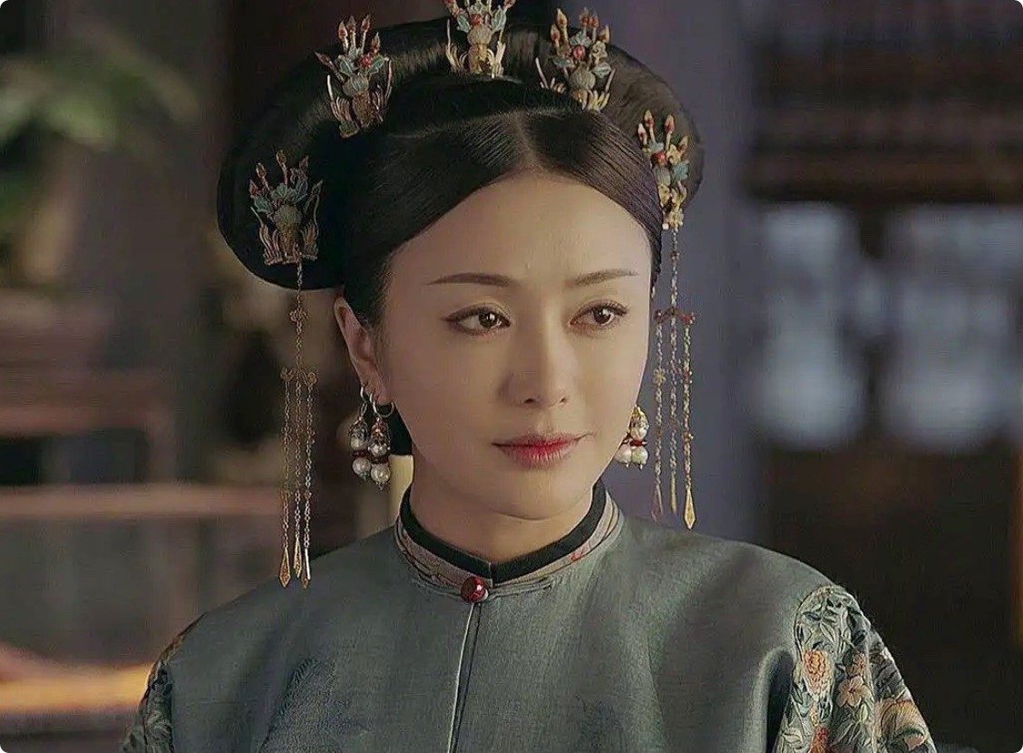 Shaking her head, winking her eyebrows, 43-year-old Qin Lan has played ...